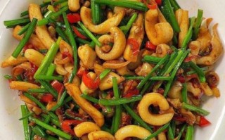 鱿鱼炒韭菜怎么做_鱿鱼炒韭菜的家常做法
