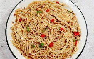 凉拌金针菇怎么做_凉拌金针菇热量高吗