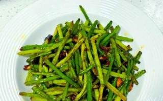 怎样炒蒜苔入味好吃_蒜苔炒多久才脆嫩