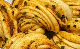 葱油花卷怎么拧花_葱油花卷拧花技巧