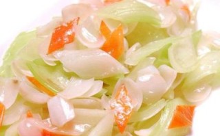 西芹炒百合怎么炒好吃_西芹炒百合焯水还是不焯水