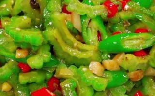 青炒苦瓜怎么炒不苦_青炒苦瓜的家常做法