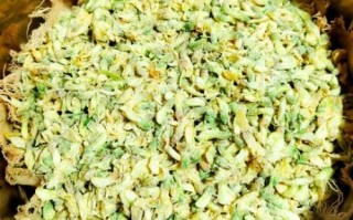 槐花麦饭怎么做_槐花麦饭的功效与作用