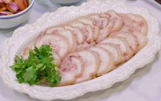 白切肘子怎么做_白切肘子要焯水吗