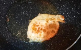 摊鸡蛋怎么不粘锅_摊鸡蛋需要几分钟