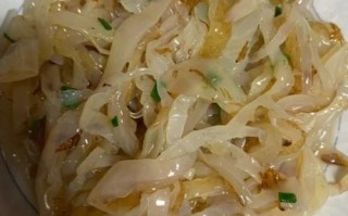 炒海蜇皮怎么做好吃_海蜇皮炒多久才脆