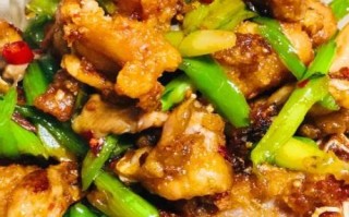 烧牛蛙怎么做好吃_牛蛙焯水还是直接下锅