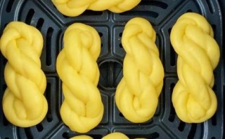 奶香麻花怎么做_松软麻花配方