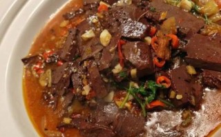 炖猪血的家常做法_炖猪血怎么做好吃又嫩