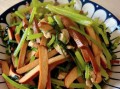 芹菜香干腊肉怎么炒好吃_芹菜香干腊肉做法窍门