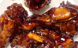 红烧鸡翅根要不要焯水_焯水后口感会变柴吗