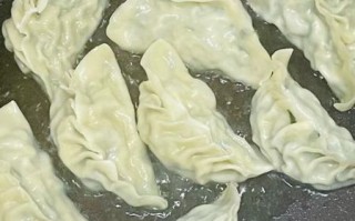 平底锅煎饺子不破皮的方法_煎饺子需要多少油