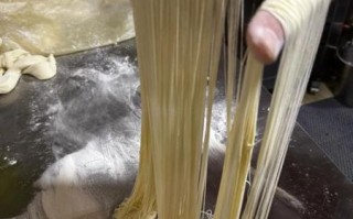牛肉拉面怎么和面_和面技巧