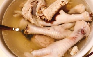 胡椒鸡脚汤的做法_胡椒鸡脚汤怎么煲才白