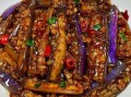 肉段烧茄子怎么做_茄子不吸油技巧