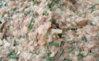 莲藕猪肉饺子馅怎么做_莲藕猪肉饺子馅怎么调才好吃