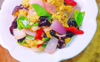 洋葱炒蛋怎么做_洋葱炒蛋先炒洋葱还是先炒蛋