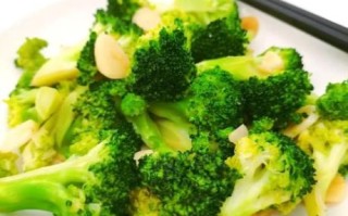 清炒西兰花怎么做_西兰花焯水几分钟