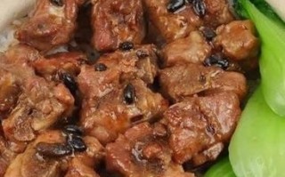 广式排骨煲仔饭怎么做_正宗腊味排骨锅巴饭做法