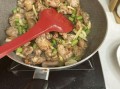 爆炒兔肉怎么做_爆炒兔肉用焯水吗