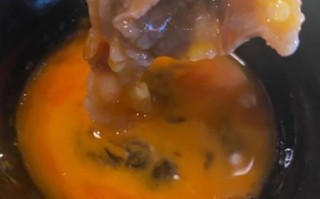 寿喜锅生鸡蛋怎么吃_蘸蛋液步骤