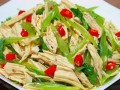 芹菜拌腐竹怎么做_芹菜拌腐竹焯水几分钟