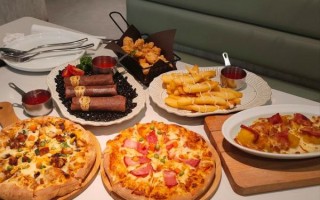 披萨上面放哪些配菜_经典搭配与创意推荐