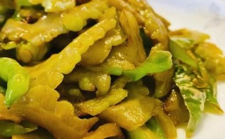 青椒炒苦瓜怎么做_苦瓜炒前要不要焯水