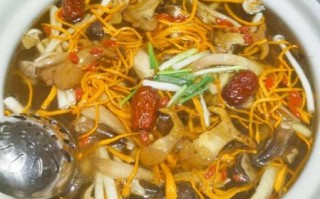 蘑菇炖鸡汤什么时候放蘑菇_蘑菇炖鸡汤蘑菇下锅最佳时间