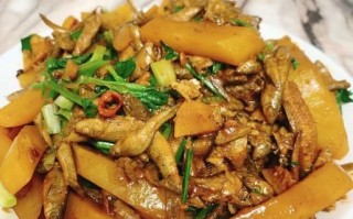 土豆炖鱼怎么做好吃_土豆炖鱼的家常做法