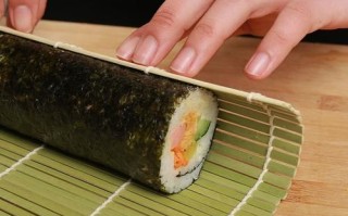 寿司怎么卷竹帘_寿司卷竹帘技巧