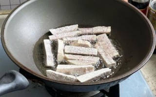 炸芋头怎么做才酥脆_炸芋头要不要先焯水