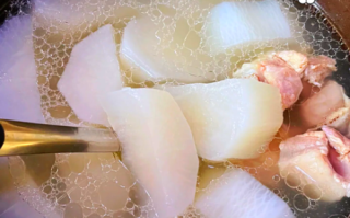 萝卜炖排骨汤怎么做好吃_萝卜炖排骨汤的家常做法