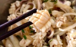 鱿鱼炒洋葱怎么炒_鱿鱼炒洋葱的做法窍门