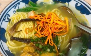 鸡汤面条放什么菜好吃_鸡汤面加什么蔬菜最香