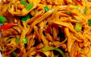 新鲜黄花菜炒肉怎么做_黄花菜炒肉要焯水吗