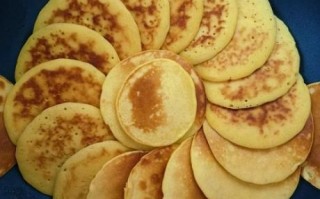 玉米饼子怎么做又软又香_玉米饼子最简单的家常做法