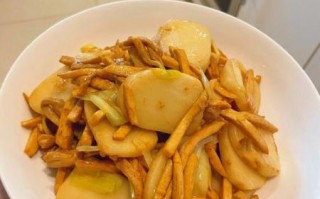 韭黄肉丝炒年糕怎么做_炒年糕粘锅怎么办