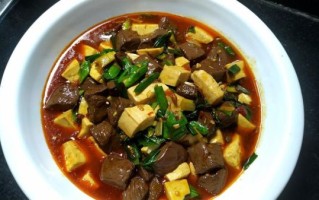 豆腐烧猪血怎么做_豆腐烧猪血的家常做法