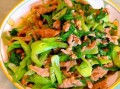 青菜炒肉丝怎么做_青菜炒肉丝热量高吗