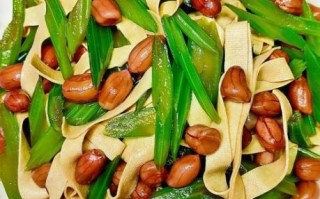 花生米拌芹菜怎么做_芹菜拌花生米要不要焯水