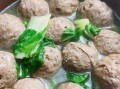 牛肉丸子汤怎么做好吃_牛肉丸子汤的做法窍门