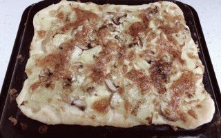 披萨饼怎么做_家庭烤箱披萨做法