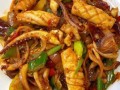 鱿鱼怎么炒才嫩_家常爆炒鱿鱼做法