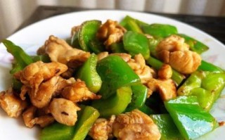 青椒鸡丁怎么做_青椒鸡丁家常做法