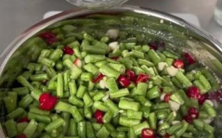 腌制豇豆角怎么做_腌豇豆角要不要焯水