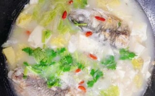 怎么炖鱼汤是乳白色_鱼汤奶白技巧