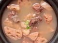 莲藕搭配什么煲汤好喝_莲藕和什么一起炖汤最营养