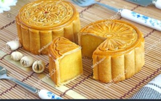 traditional_mooncake_flavors_vs_modern_varieties