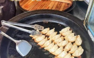 锅贴怎么煎不粘锅_锅贴的家常做法大全
